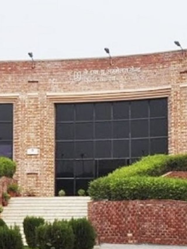 JNU vs BHU: Which Is Better For B.Tech/B.E.? | Youth Ki Awaaz