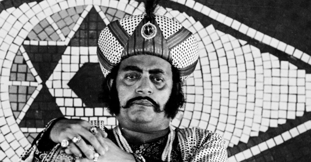 ‘Hirak Rajar Deshe’ Showed Demolitions In India