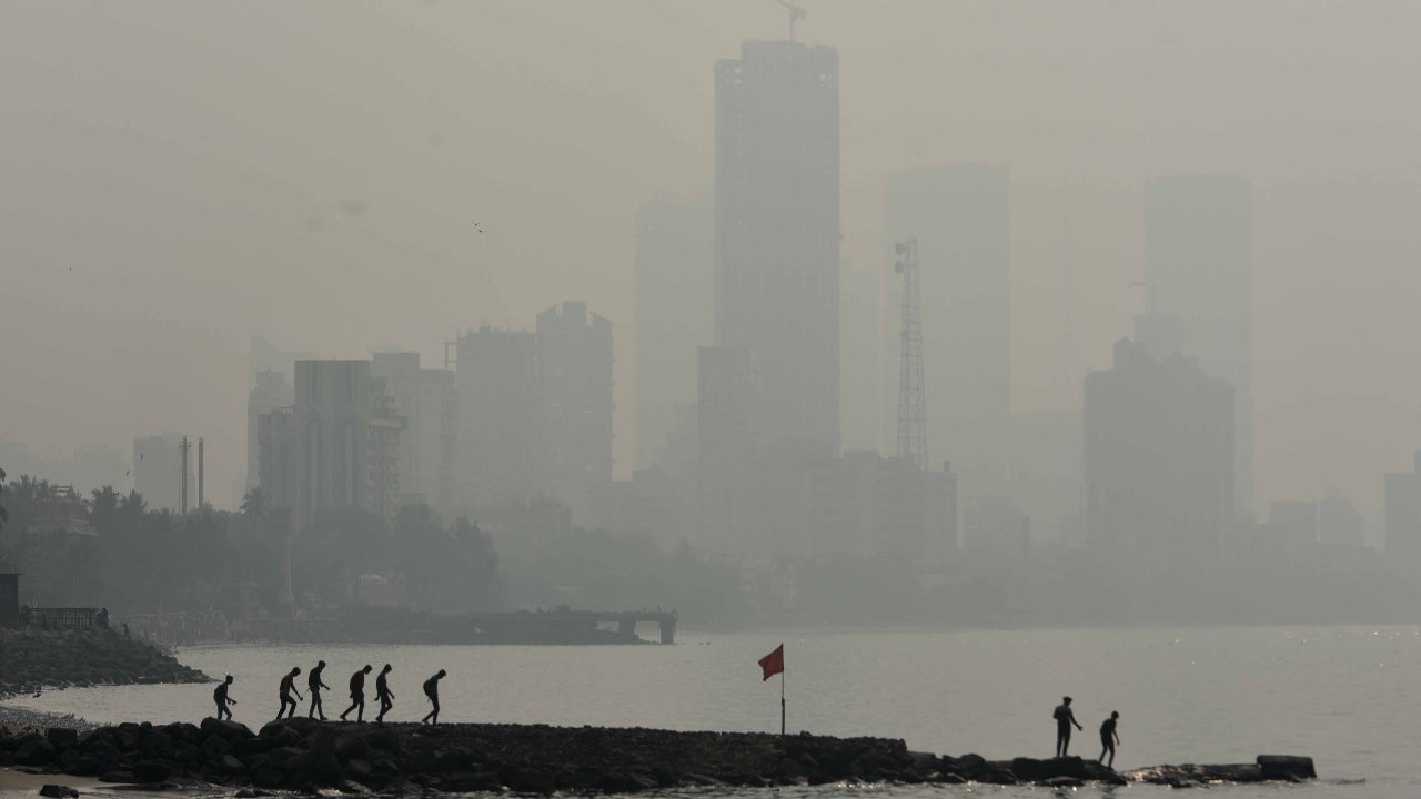 Pollution In Mumbai: City Covered In Smog | Youth Ki Awaaz
