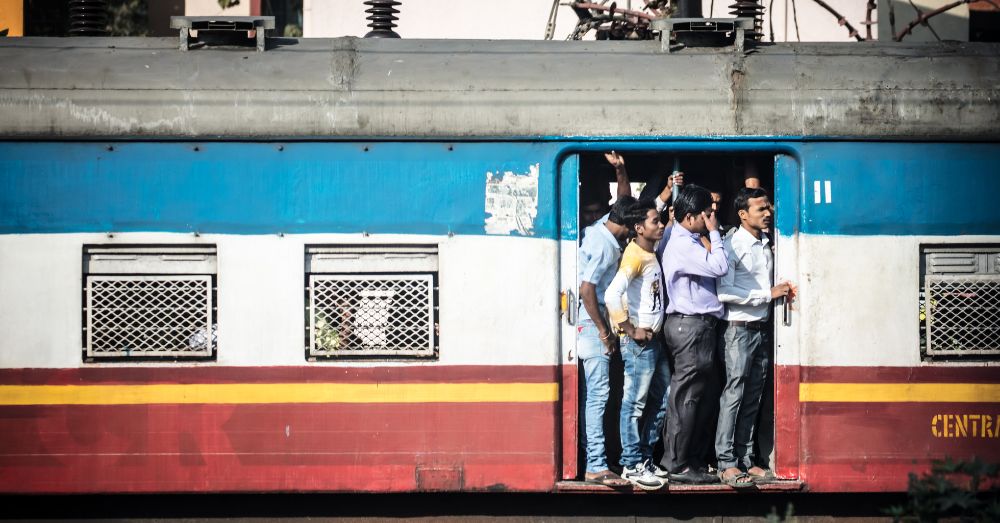 Steel Tracks, Shattered Lives – The Other Side Of Mumbai’s Spirit | Youth Ki Awaaz